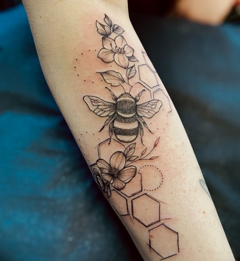 Bee Tattoo Meaning: Complete Guide with lots of Tattoos